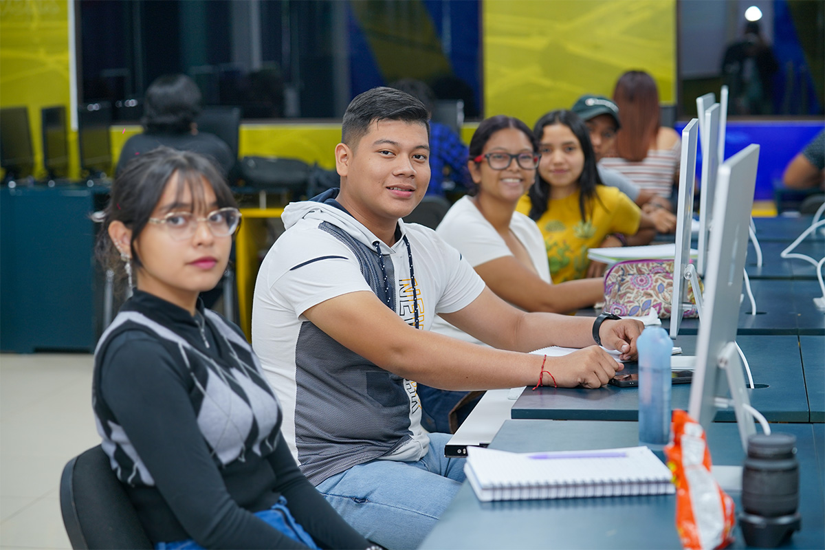 43 años UNIVO – UNIVO